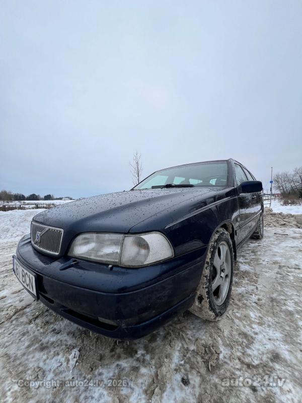 Zils Volvo V70 2000 Tallina, ar dzinēja tilpumu 2.50 L un nobraukumu 352 tūkst. km par 2200 €, foto 2 vietnē AUTOMOTO.COM.LV