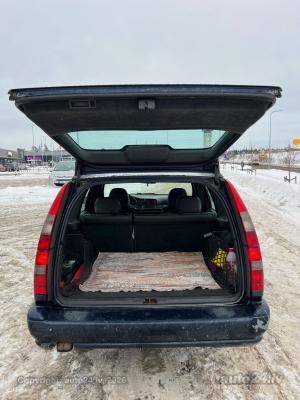 Blue Volvo V70 2000 in Tallinn, with an engine capacity of 2.50 L and mileage of 352 thousand km for 2200 €, photo 6 on AUTOMOTO.COM.LV