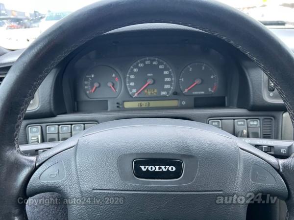 Zils Volvo V70 2000 Tallina, ar dzinēja tilpumu 2.50 L un nobraukumu 352 tūkst. km par 2200 €, foto 7 vietnē AUTOMOTO.COM.LV