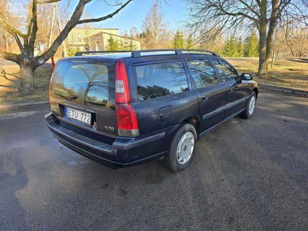 Zils Volvo V70 2000 Radviliškis, ar dzinēja tilpumu 2.50 L un nobraukumu 344 tūkst. km par 1150 €, foto 3 vietnē AUTOMOTO.COM.LV