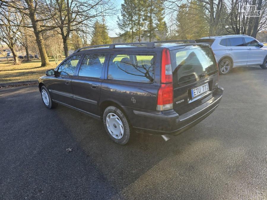 Zils Volvo V70 2000 Radviliškis, ar dzinēja tilpumu 2.50 L un nobraukumu 344 tūkst. km par 1150 €, foto 4 vietnē AUTOMOTO.COM.LV