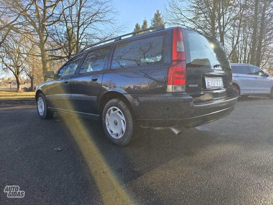 Zils Volvo V70 2000 Radviliškis, ar dzinēja tilpumu 2.50 L un nobraukumu 344 tūkst. km par 1150 €, foto 7 vietnē AUTOMOTO.COM.LV