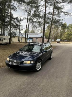Blue Volvo V70 2000 in Birstonas, with an engine capacity of 2.50 L and mileage of 400 thousand km for 950 €, photo  on AUTOMOTO.COM.LV