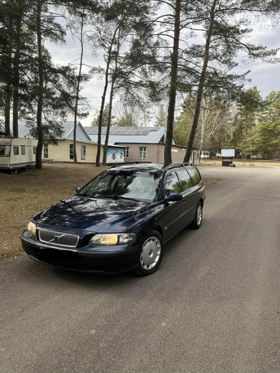 Blue Volvo V70 2000 in Birstonas, with an engine capacity of 2.50 L and mileage of 400 thousand km for 950 €, photo 1 on AUTOMOTO.COM.LV