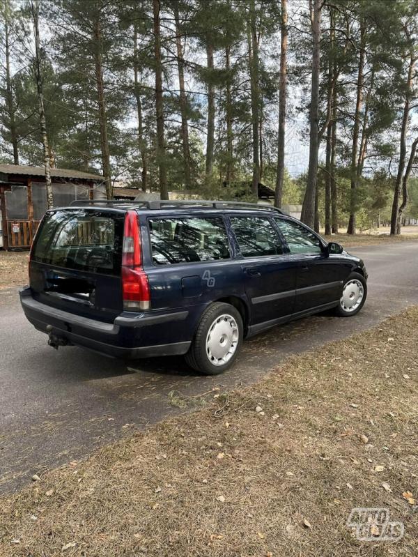 Blue Volvo V70 2000 in Birstonas, with an engine capacity of 2.50 L and mileage of 400 thousand km for 950 €, photo 4 on AUTOMOTO.COM.LV