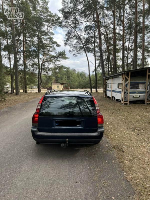 Blue Volvo V70 2000 in Birstonas, with an engine capacity of 2.50 L and mileage of 400 thousand km for 950 €, photo 5 on AUTOMOTO.COM.LV