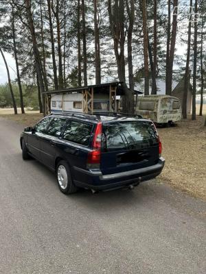 Blue Volvo V70 2000 in Birstonas, with an engine capacity of 2.50 L and mileage of 400 thousand km for 950 €, photo 6 on AUTOMOTO.COM.LV