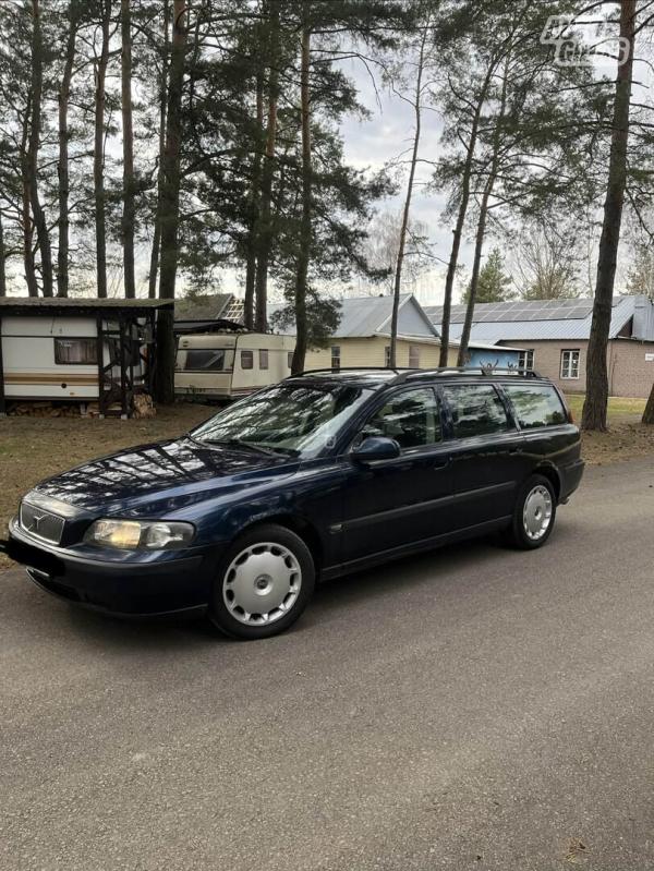 Blue Volvo V70 2000 in Birstonas, with an engine capacity of 2.50 L and mileage of 400 thousand km for 950 €, photo 7 on AUTOMOTO.COM.LV