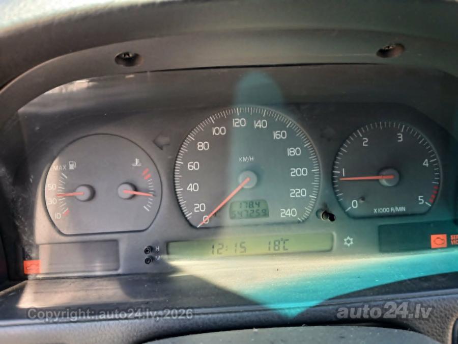 Zils Volvo V70 2000 Kuresāre, ar dzinēja tilpumu 2.50 L un nobraukumu 547 tūkst. km par 1800 €, foto 5 vietnē AUTOMOTO.COM.LV