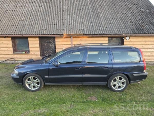 Синий Вольво В70 2000 в Рига, объемом двигателя 2.50 л и пробегом 643 тыс. км за 1000 €, фото 1 на AUTOMOTO.COM.LV
