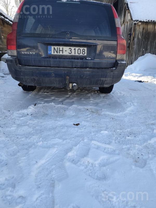 Zils Volvo V70 2000 Rēzekne, ar dzinēja tilpumu 2.50 L un nobraukumu 372 tūkst. km par 1280 €, foto 9 vietnē AUTOMOTO.COM.LV