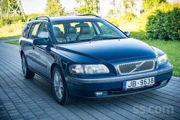 Zils Volvo V70 2000 Rīga, ar dzinēja tilpumu 2.50 L un nobraukumu 321 tūkst. km par 990 €, foto 3 vietnē AUTOMOTO.COM.LV