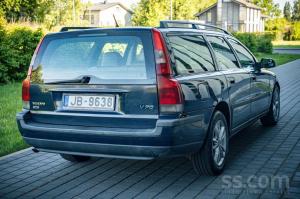 Zils Volvo V70 2000 Rīga, ar dzinēja tilpumu 2.50 L un nobraukumu 321 tūkst. km par 990 €, foto 5 vietnē AUTOMOTO.COM.LV