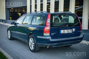 Zils Volvo V70 2000 Rīga, ar dzinēja tilpumu 2.50 L un nobraukumu 321 tūkst. km par 990 €, foto 7 vietnē AUTOMOTO.COM.LV