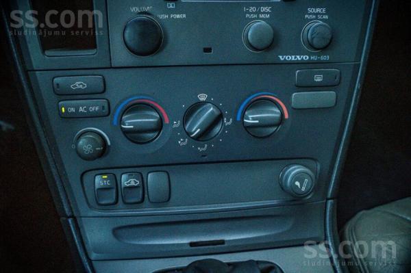 Zils Volvo V70 2000 Rīga, ar dzinēja tilpumu 2.50 L un nobraukumu 321 tūkst. km par 990 €, foto 9 vietnē AUTOMOTO.COM.LV