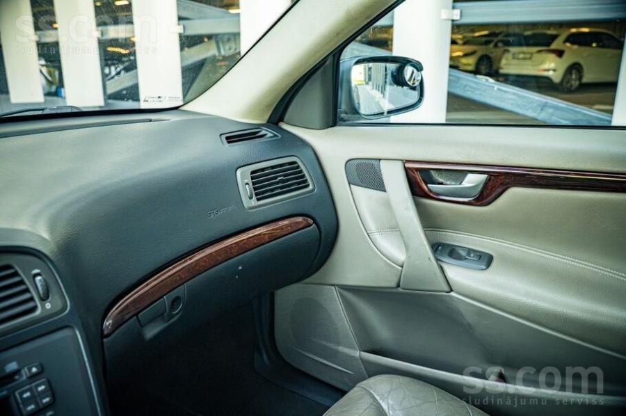 Zils Volvo V70 2000 Rīga, ar dzinēja tilpumu 2.50 L un nobraukumu 321 tūkst. km par 990 €, foto 12 vietnē AUTOMOTO.COM.LV