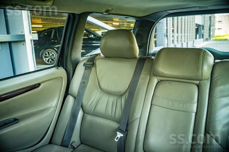 Zils Volvo V70 2000 Rīga, ar dzinēja tilpumu 2.50 L un nobraukumu 321 tūkst. km par 990 €, foto 13 vietnē AUTOMOTO.COM.LV
