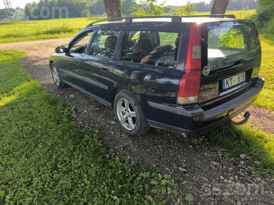 Zils Volvo V70 2000 Preiļi, ar dzinēja tilpumu 2.50 L un nobraukumu 424 tūkst. km par 900 €, foto 3 vietnē AUTOMOTO.COM.LV