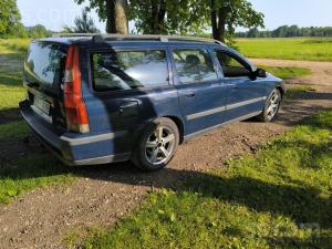 Zils Volvo V70 2000 Preiļi, ar dzinēja tilpumu 2.50 L un nobraukumu 424 tūkst. km par 900 €, foto 4 vietnē AUTOMOTO.COM.LV