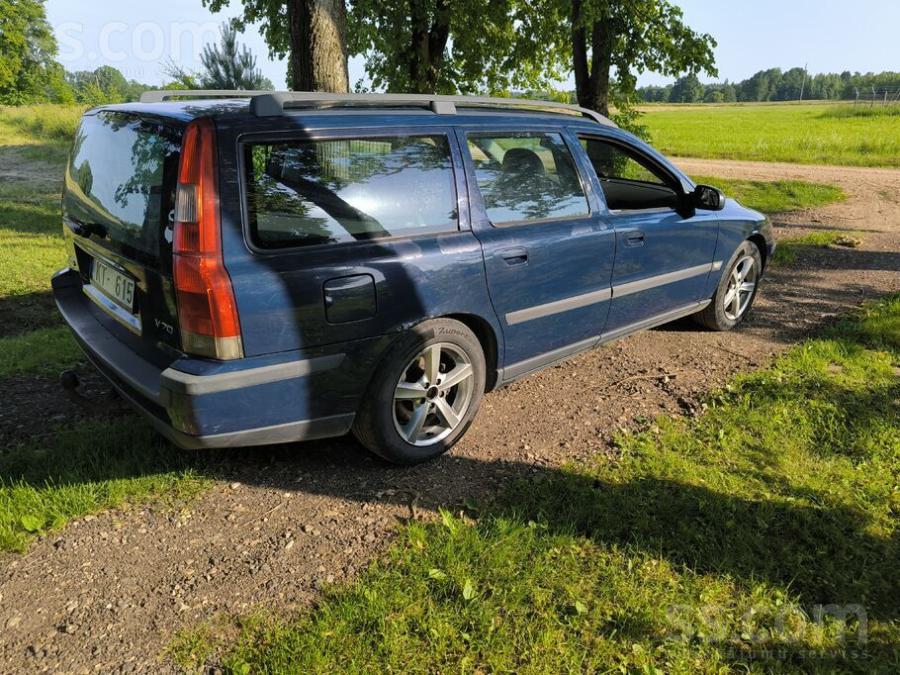 Zils Volvo V70 2000 Preiļi, ar dzinēja tilpumu 2.50 L un nobraukumu 424 tūkst. km par 900 €, foto 4 vietnē AUTOMOTO.COM.LV