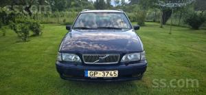 Zils Volvo V70 2000 Balvi, ar dzinēja tilpumu 2.40 L un nobraukumu 308 tūkst. km par 1300 €, foto  vietnē AUTOMOTO.COM.LV