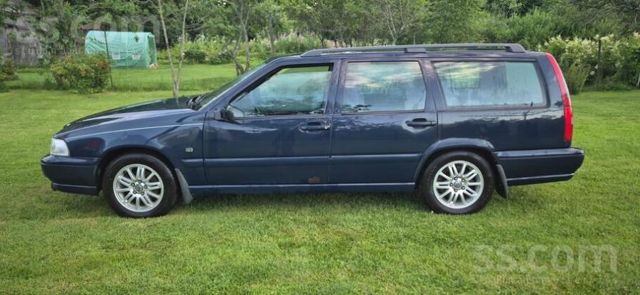 Zils Volvo V70 2000 Balvi, ar dzinēja tilpumu 2.40 L un nobraukumu 308 tūkst. km par 1300 €, foto 3 vietnē AUTOMOTO.COM.LV