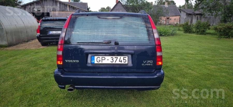 Zils Volvo V70 2000 Balvi, ar dzinēja tilpumu 2.40 L un nobraukumu 308 tūkst. km par 1300 €, foto 5 vietnē AUTOMOTO.COM.LV