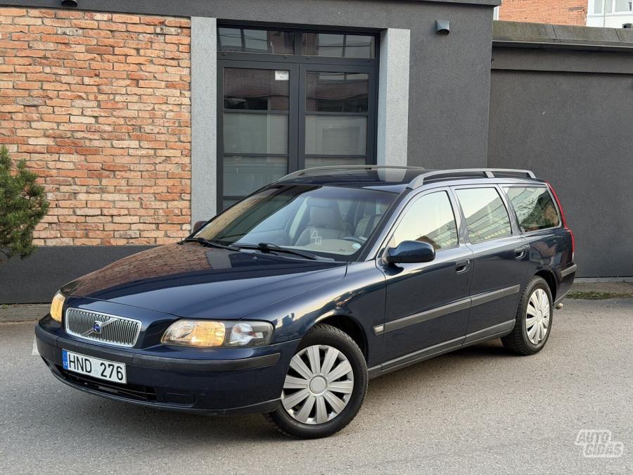 Blue Volvo V70 2000 in Kaunas, with an engine capacity of 2.40 L and mileage of 230 thousand km for 1150 €, photo 1 on AUTOMOTO.COM.LV