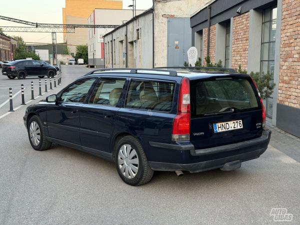 Blue Volvo V70 2000 in Kaunas, with an engine capacity of 2.40 L and mileage of 230 thousand km for 1150 €, photo 2 on AUTOMOTO.COM.LV