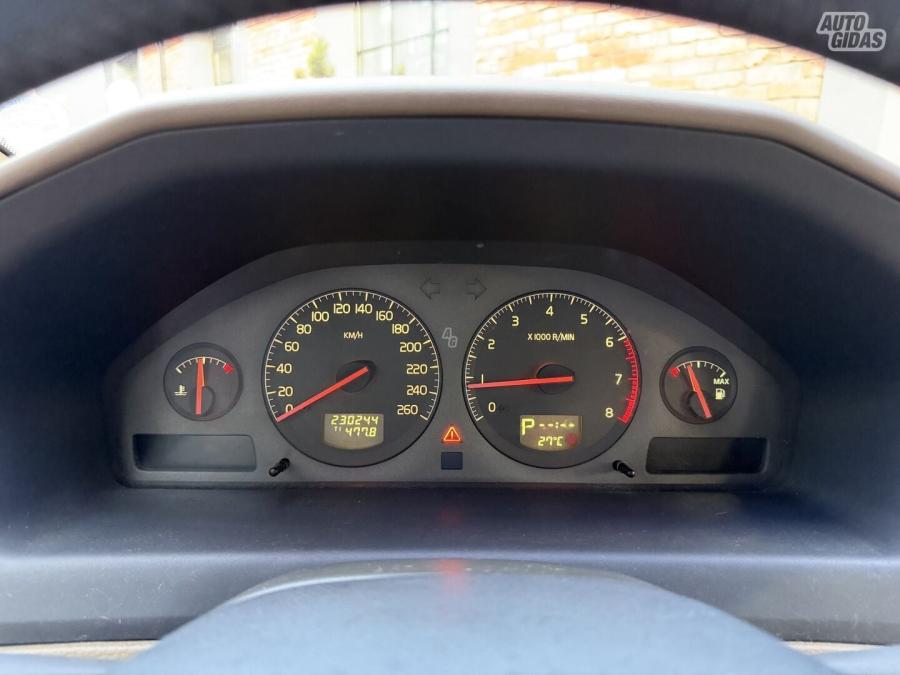 Blue Volvo V70 2000 in Kaunas, with an engine capacity of 2.40 L and mileage of 230 thousand km for 1150 €, photo 8 on AUTOMOTO.COM.LV
