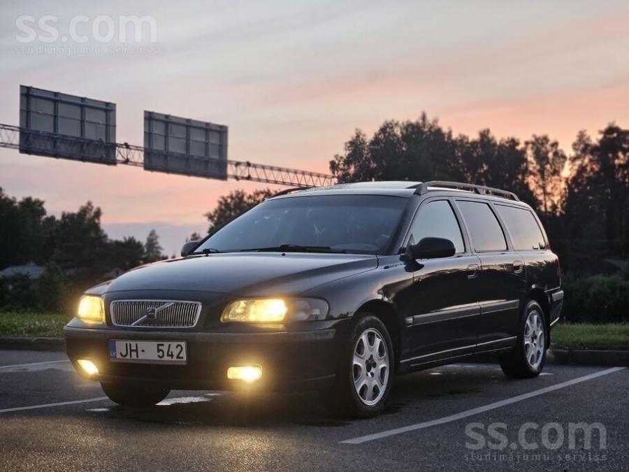 Синий Вольво В70 2000 в Рига, объемом двигателя 2.30 л и пробегом 340 тыс. км за 1600 €, фото 1 на AUTOMOTO.COM.LV