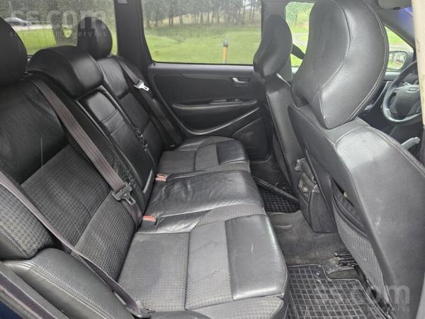 Blue Volvo V70 2000 in Riga, with an engine capacity of 2.30 L and mileage of 340 thousand km for 1600 €, photo 3 on AUTOMOTO.COM.LV
