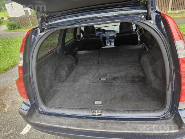Blue Volvo V70 2000 in Riga, with an engine capacity of 2.30 L and mileage of 340 thousand km for 1600 €, photo 4 on AUTOMOTO.COM.LV