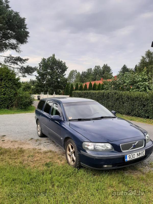Blue Volvo V70 2000 in Tallinn, with an engine capacity of 2.50 L and mileage of 451 thousand km for 1790 €, photo 2 on AUTOMOTO.COM.LV