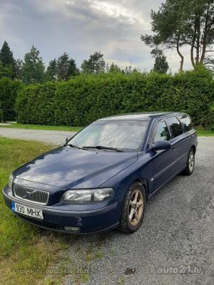 Blue Volvo V70 2000 in Tallinn, with an engine capacity of 2.50 L and mileage of 451 thousand km for 1790 €, photo 4 on AUTOMOTO.COM.LV