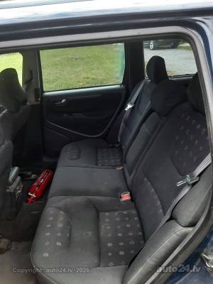 Blue Volvo V70 2000 in Tallinn, with an engine capacity of 2.50 L and mileage of 451 thousand km for 1790 €, photo 7 on AUTOMOTO.COM.LV