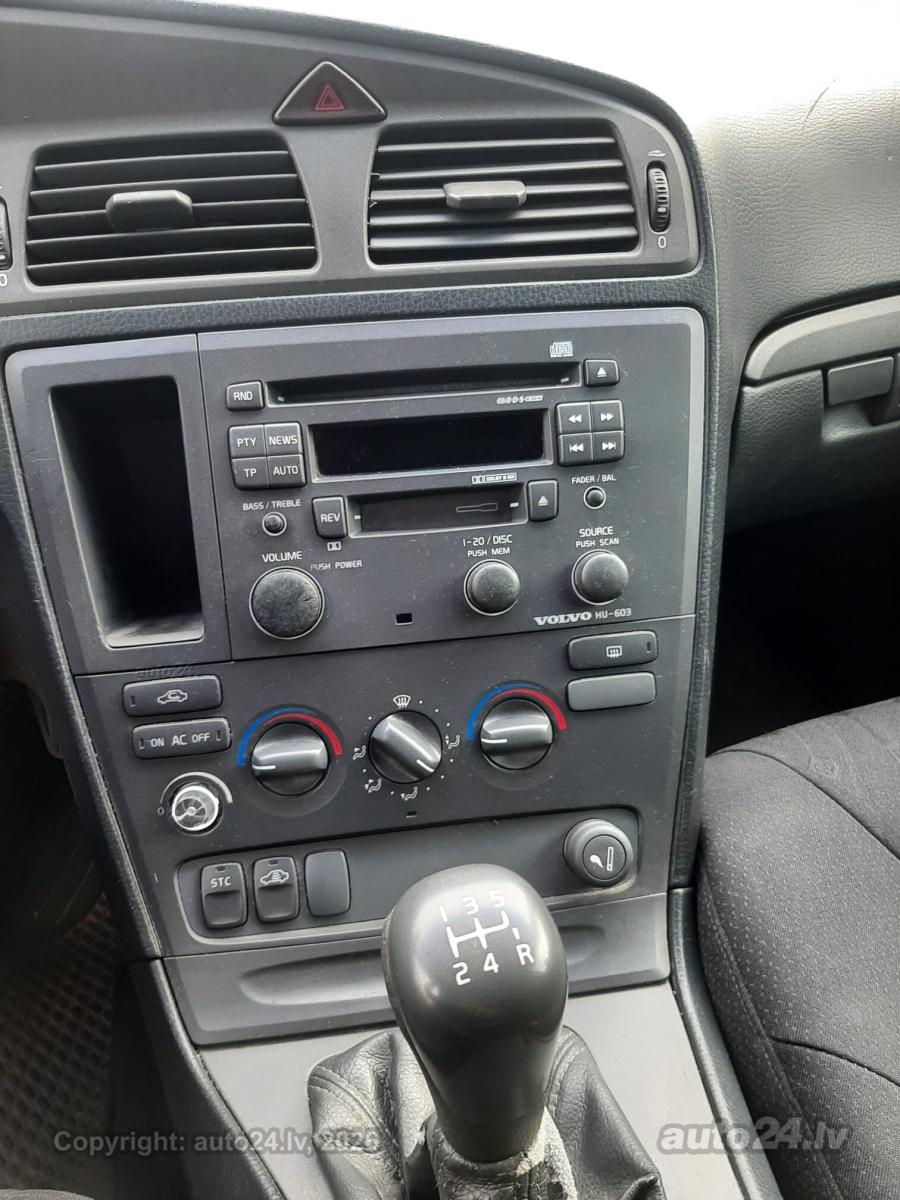 Blue Volvo V70 2000 in Tallinn, with an engine capacity of 2.50 L and mileage of 451 thousand km for 1790 €, photo 8 on AUTOMOTO.COM.LV