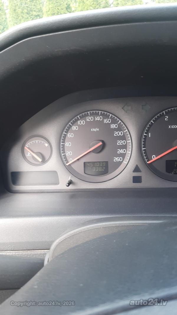 Blue Volvo V70 2000 in Tallinn, with an engine capacity of 2.50 L and mileage of 451 thousand km for 1790 €, photo 8 on AUTOMOTO.COM.LV