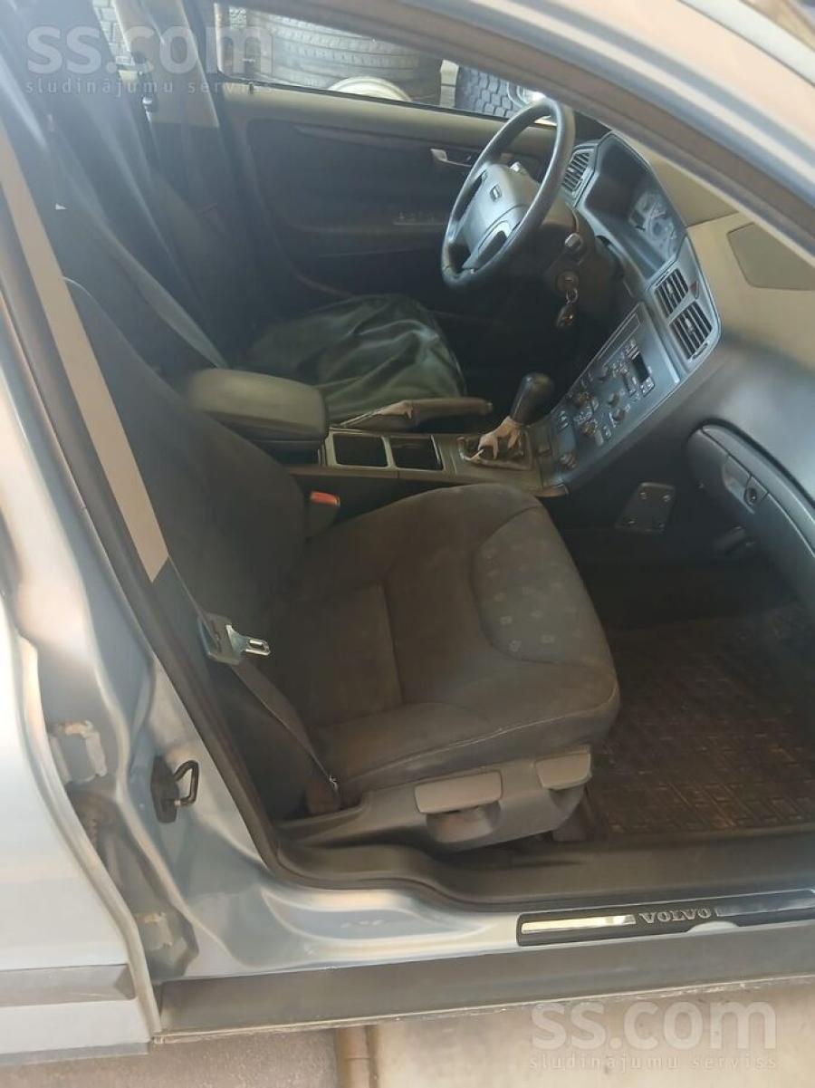 Zils Volvo V70 2000 Jelgava, ar dzinēja tilpumu 2.50 L un nobraukumu 596 tūkst. km par 1050 €, foto 10 vietnē AUTOMOTO.COM.LV