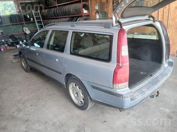 Zils Volvo V70 2000 Jelgava, ar dzinēja tilpumu 2.50 L un nobraukumu 596 tūkst. km par 1050 €, foto 4 vietnē AUTOMOTO.COM.LV