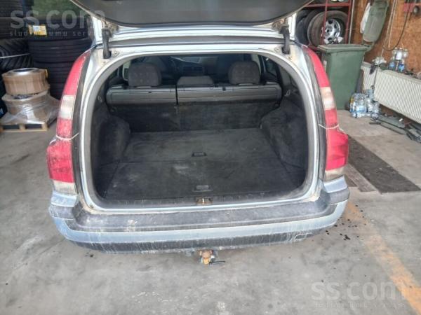 Zils Volvo V70 2000 Jelgava, ar dzinēja tilpumu 2.50 L un nobraukumu 596 tūkst. km par 1050 €, foto 5 vietnē AUTOMOTO.COM.LV