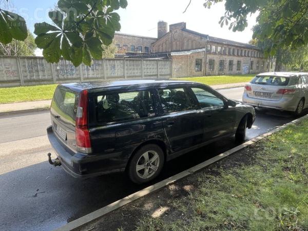 Blue Volvo V70 2000 in Riga, with an engine capacity of 2.40 L and mileage of 574 thousand km for 500 €, photo 3 on AUTOMOTO.COM.LV