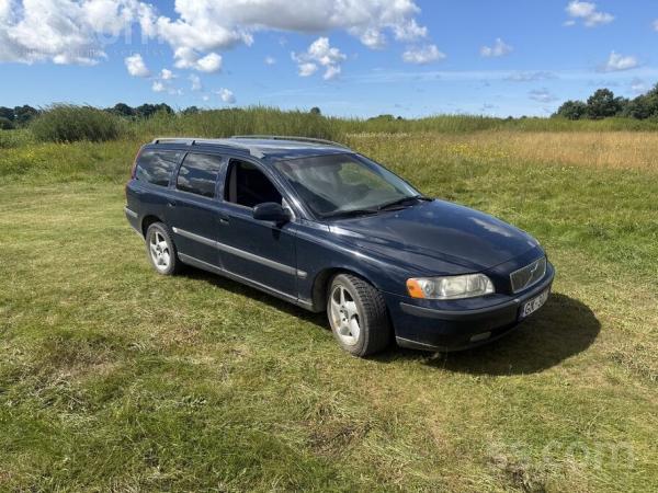 Blue Volvo V70 2000 in Riga, with an engine capacity of 2.50 L and mileage of 590 thousand km for 950 €, photo 3 on AUTOMOTO.COM.LV
