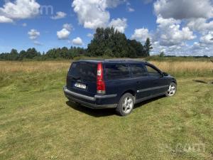 Zils Volvo V70 2000 Rīga, ar dzinēja tilpumu 2.50 L un nobraukumu 590 tūkst. km par 950 €, foto 4 vietnē AUTOMOTO.COM.LV