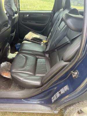Zils Volvo V70 2000 Rīga, ar dzinēja tilpumu 2.50 L un nobraukumu 590 tūkst. km par 950 €, foto 9 vietnē AUTOMOTO.COM.LV