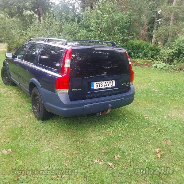 Zils Volvo V70 2000 Tallina, ar dzinēja tilpumu 2.40 L un nobraukumu 338 tūkst. km par 1450 €, foto 4 vietnē AUTOMOTO.COM.LV