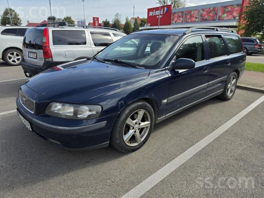 Zils Volvo V70 2000 Daugavpils, ar dzinēja tilpumu 2.50 L un nobraukumu 416 tūkst. km par 950 €, foto 1 vietnē AUTOMOTO.COM.LV