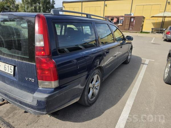 Zils Volvo V70 2000 Daugavpils, ar dzinēja tilpumu 2.50 L un nobraukumu 416 tūkst. km par 950 €, foto 3 vietnē AUTOMOTO.COM.LV