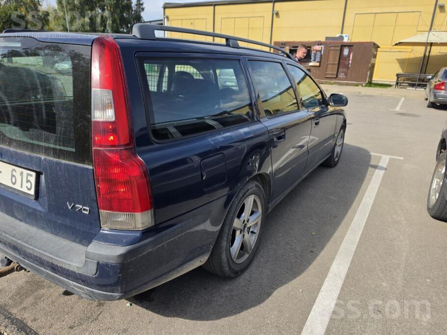 Zils Volvo V70 2000 Daugavpils, ar dzinēja tilpumu 2.50 L un nobraukumu 416 tūkst. km par 950 €, foto 3 vietnē AUTOMOTO.COM.LV