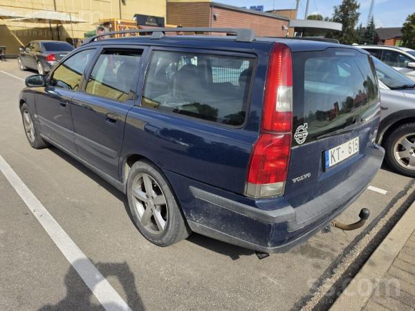 Zils Volvo V70 2000 Daugavpils, ar dzinēja tilpumu 2.50 L un nobraukumu 416 tūkst. km par 950 €, foto 4 vietnē AUTOMOTO.COM.LV